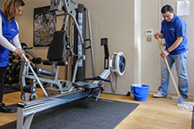 » Golf Clubs & Sport Centers